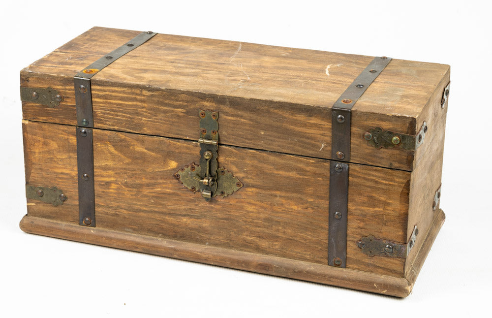 Pirates of the Caribbean Treasure Chest Prop – Stage Nine Entertainment